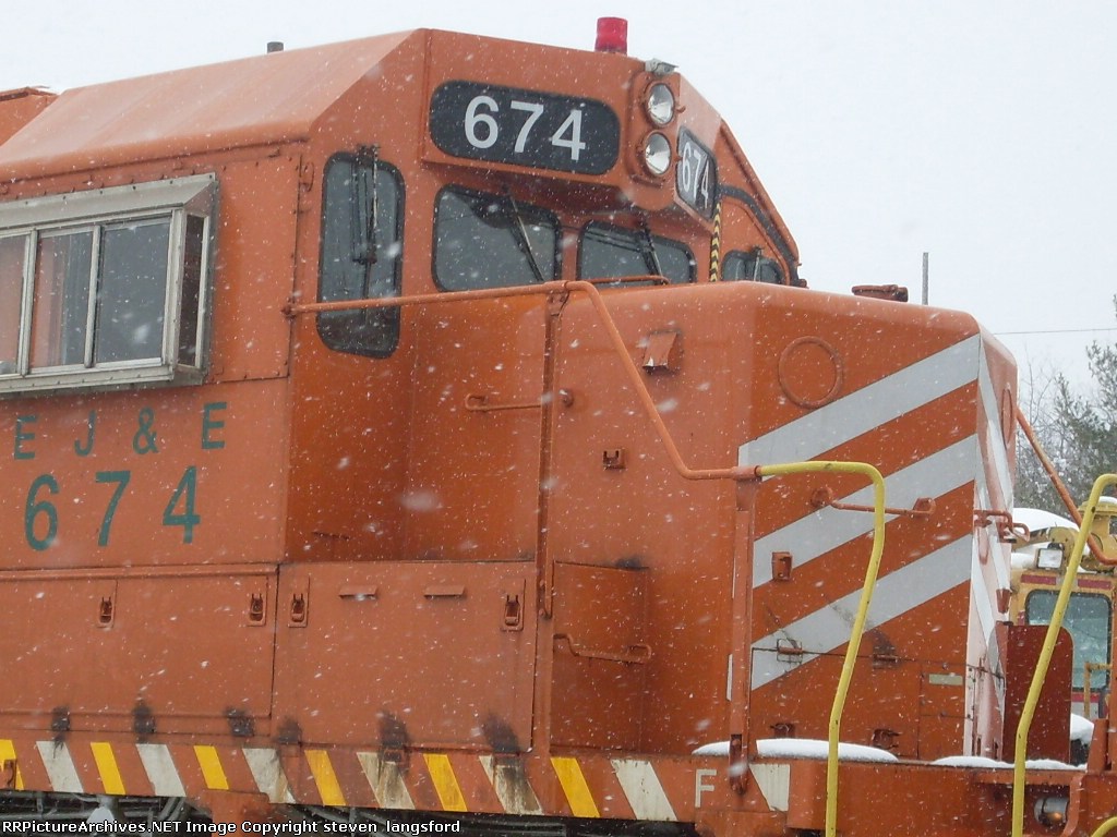 EJ&E # 674 Up Close In The Elucid Yard